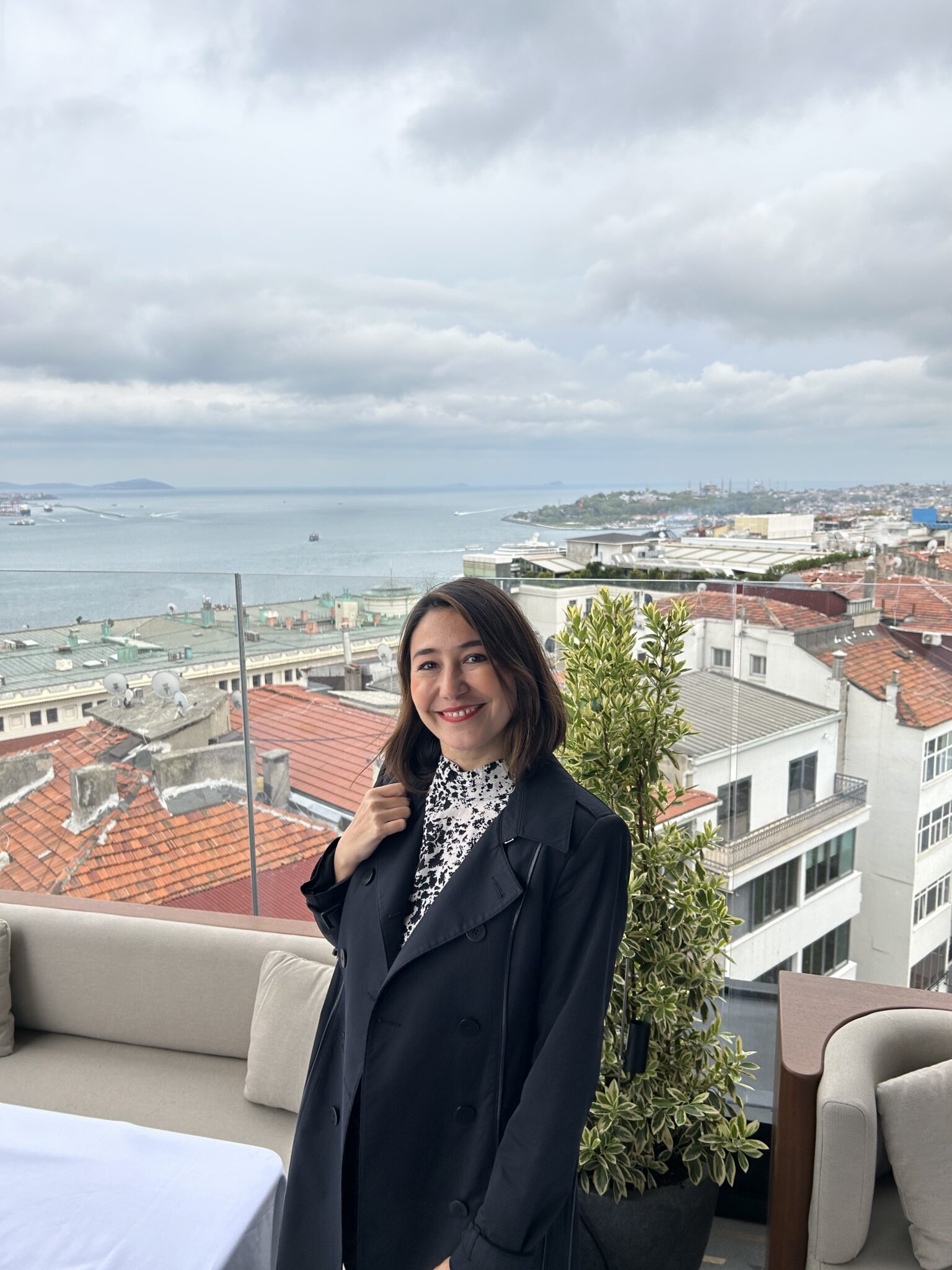 BİZ İstanbul, AKM’nin 7. katında görkemli bir davetle açıldı – HAPPY ...